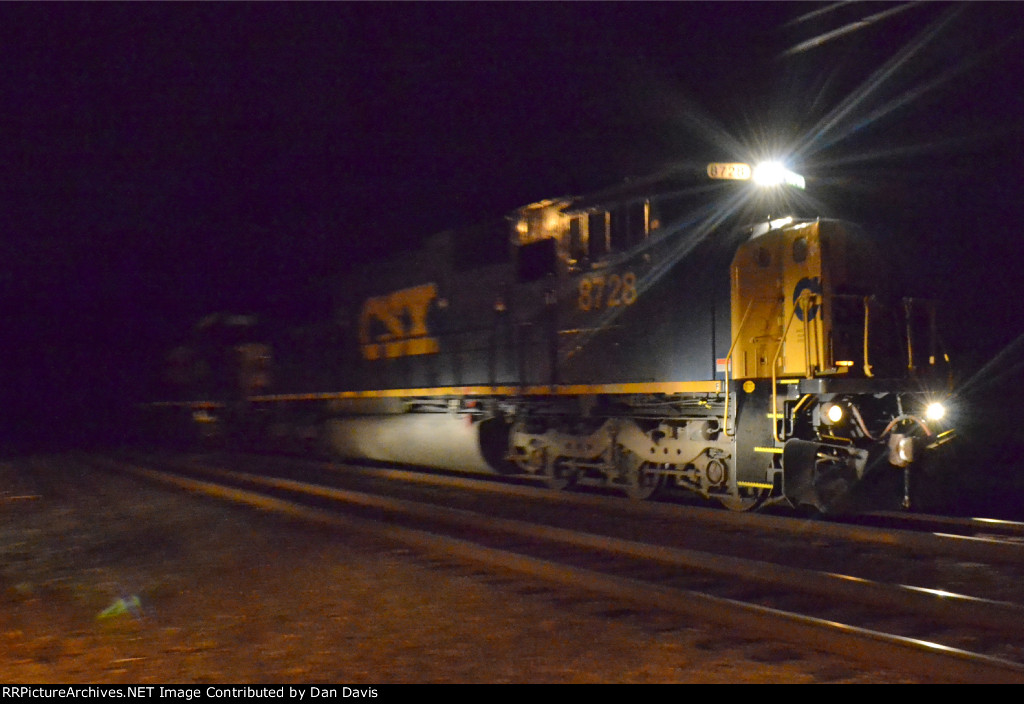 CSX SD60I 8728 leads C746-09